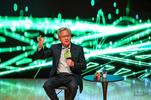 "HBM97까지 함께 하자" 젠슨 황, 삼성·SK와 굳건한 파트너십 과시